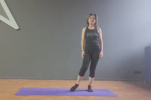 Упражнения на растяжку, помогающие в снятии стресса и снижении уровня психологической травмы.