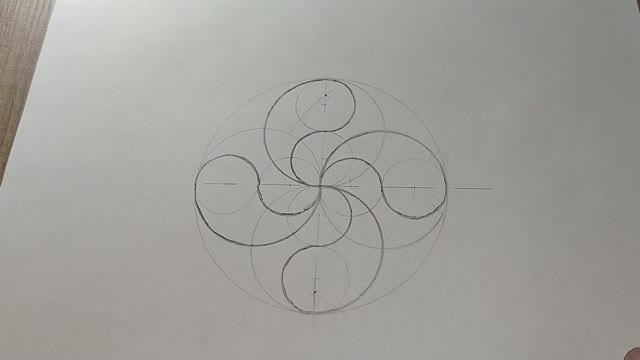 Как построить узор из окружностей с помощью циркуля