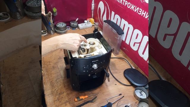 Как почистить кофемолку кофемашины Krups, смотрим
