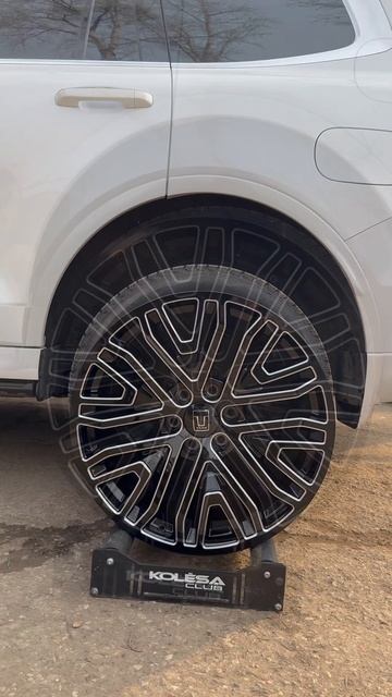 TANK 500 на примерке дисков в 22-ом диаметре