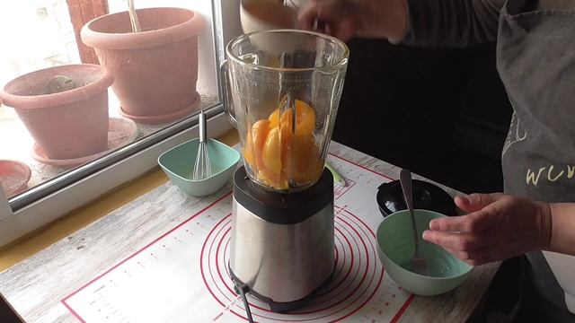 Если есть у тебя консервированные персики приготовь этот десерт. Mousse de melecoton.