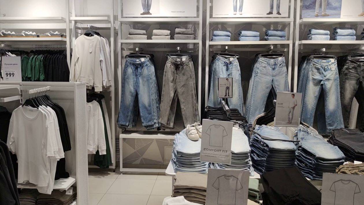 Для мужского гардероба GLORIA JEANS джинсы рубашки футболки скидки и не только