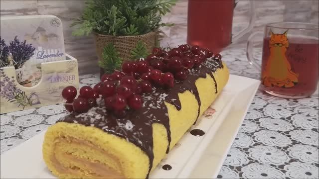 Бисквитный рулет за 15 минут.Летняя выпечка с ягодами Рулет СКРУЧИВАЕТСЯ , не ЛОМАЕТСЯ