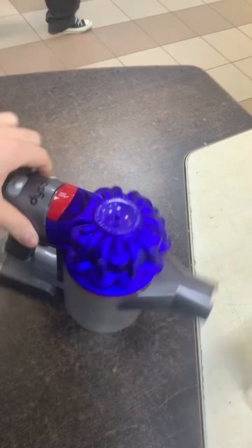 Беспроводной пылесос Dyson V7  чистка циклона, замена АКБ в СПб и Ленинградской области