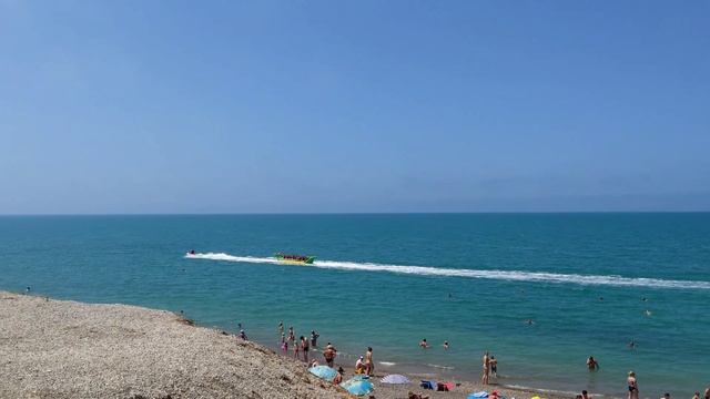 Пляж в Николаевке полон народу.  Набережная Николаевки забита отдыхающими