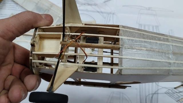 PML-6005 "Як-12А". Обтяжка модели бумагой. Видео 5.