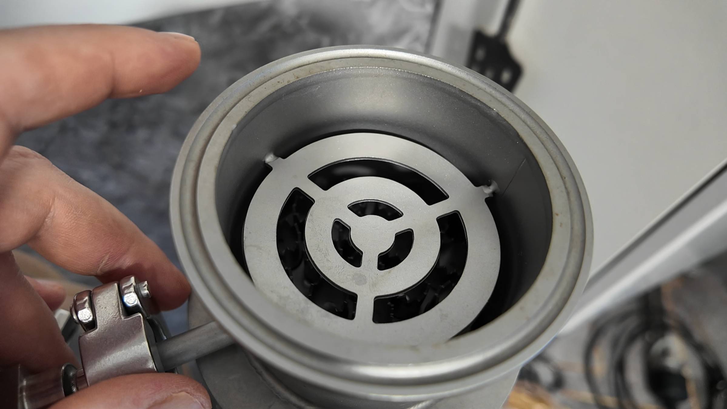 Пахать и не испачкаться в поле может только председатель Колхоза