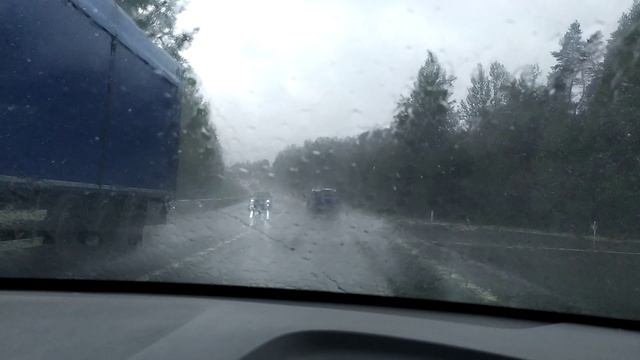 Дождь,а мы в дороге...