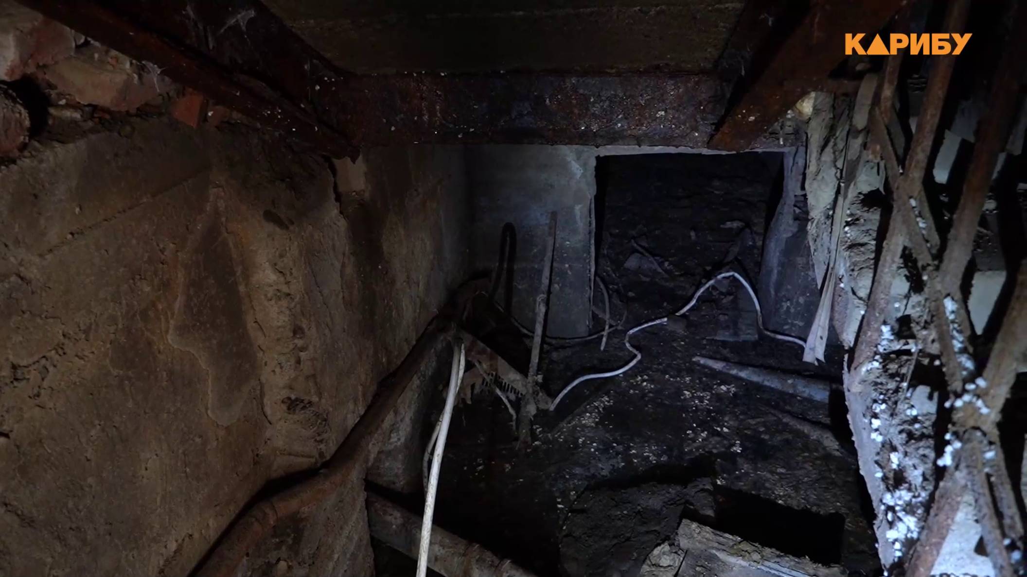 Подвалы, полные фекалий: жильцы Приморской, 1а жалуются на вонь и протекающие трубы