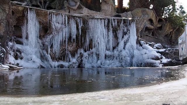 Замёрзший водопад в Алуште Крым 2021