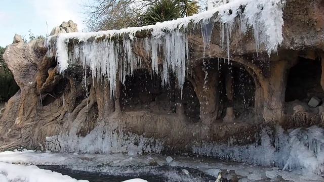 естественный водопад в Алуште Крым