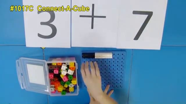 Набор для изучение математики "Занимательные кубики" 1017 с доской для набора Занимательные кубики.