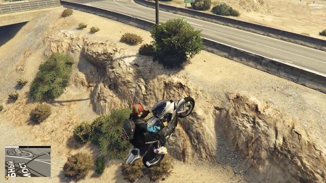 выполнил трюк на мотоцикле