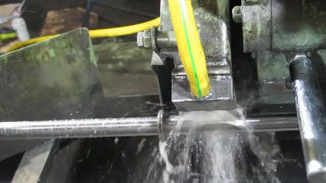 Шлифовка вала рулевой рейки MITSUBISHI, удаление коррозии