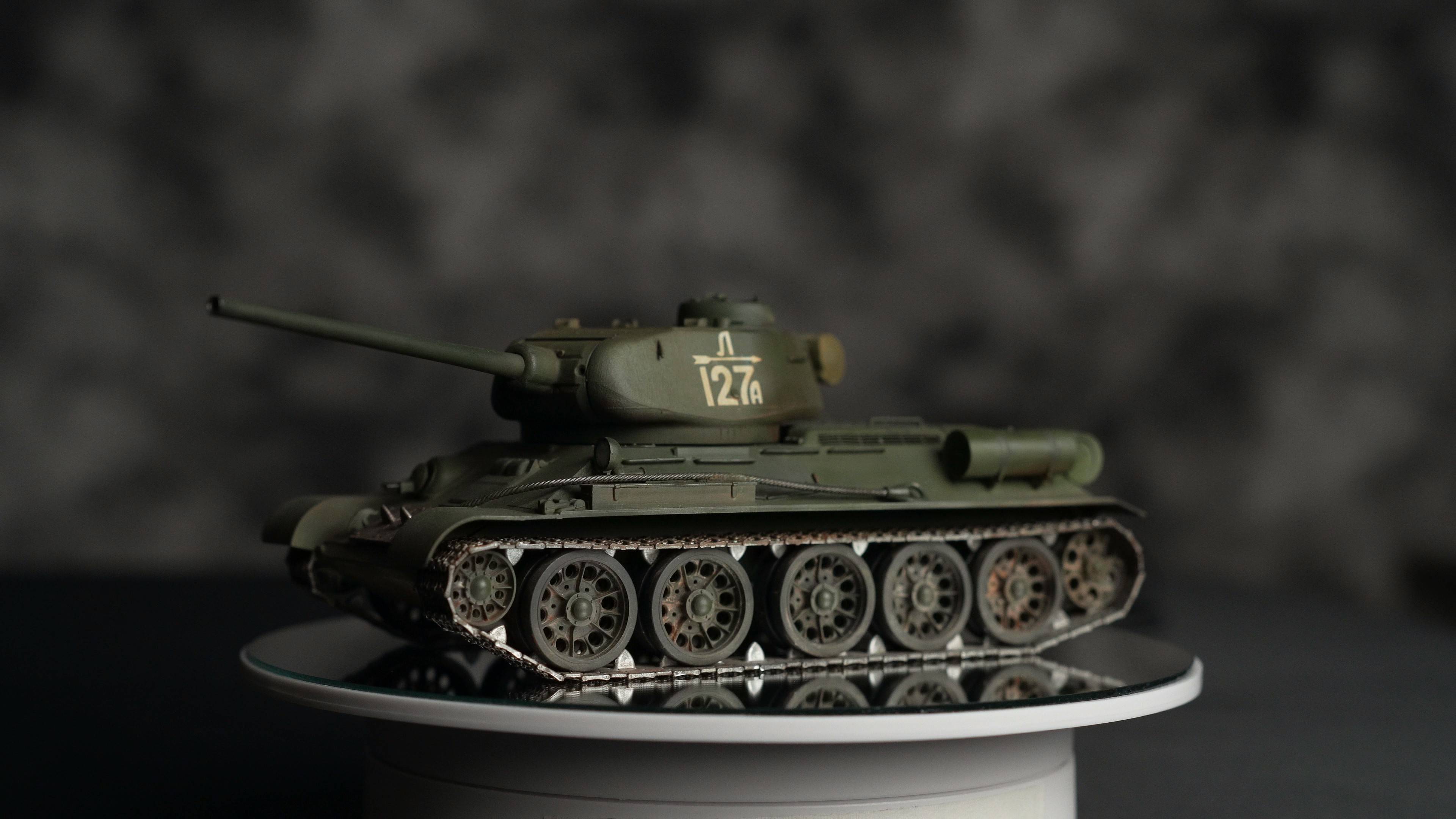 Моторы Победы. Выпуск  №2 - Советский танк Т-34 / Продолжение сборки Т-34/76 в 1:35