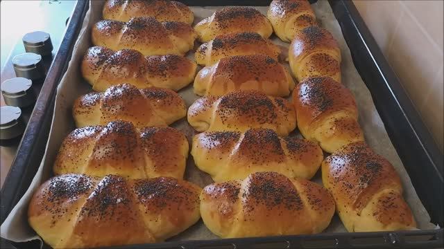 Рогалики с черешней (вишней) Рецепт дрожжевого теста на сметане МЯГКИЕ КАК ПУХ!!! Булочки к чаю