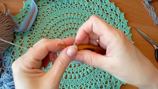 Учимся вязать крючком. Шарфик для игрушки столбиками без накида.