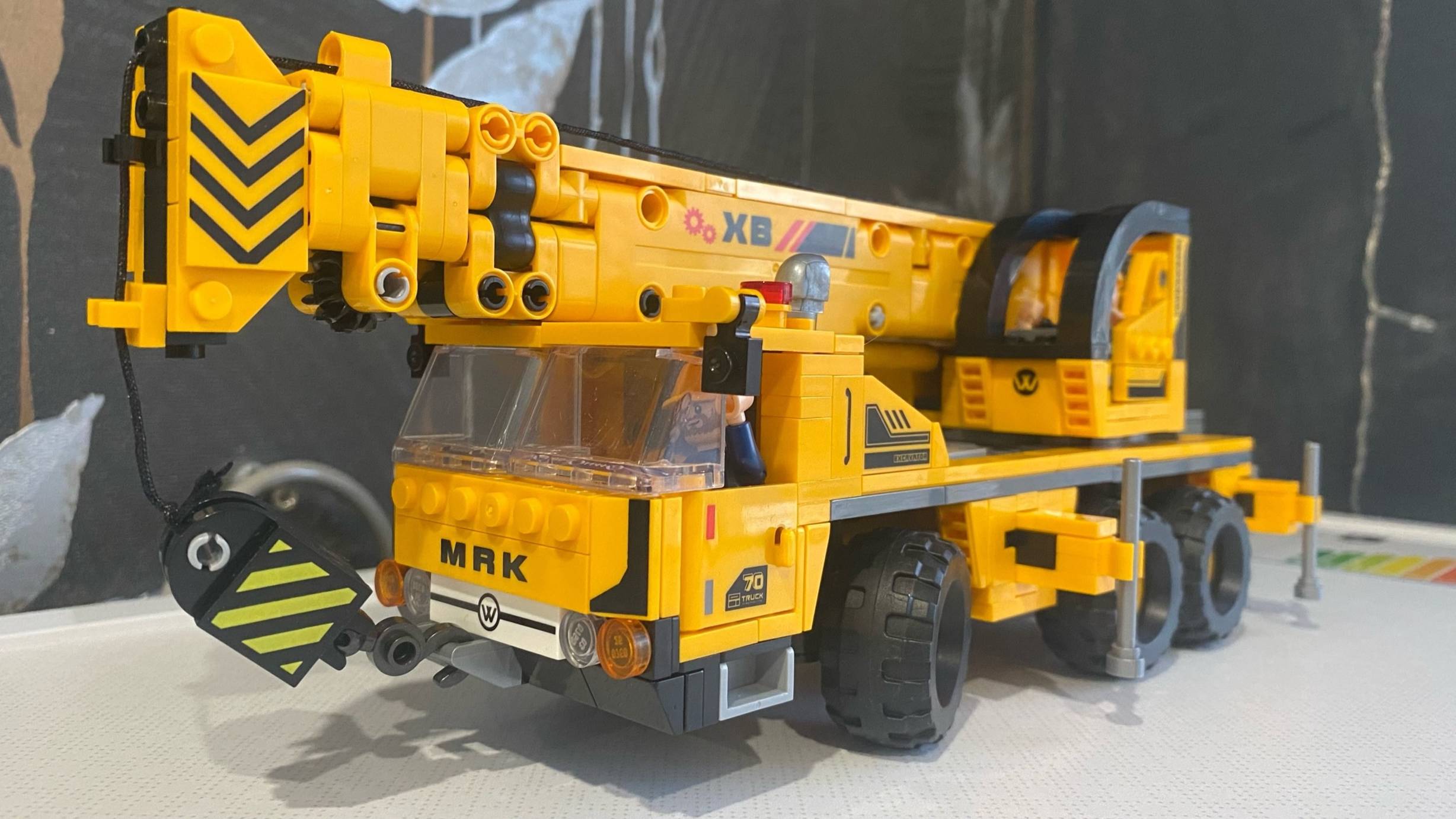 Распаковка и сборка Конструктора Xingbao Техно Автомобильный кран