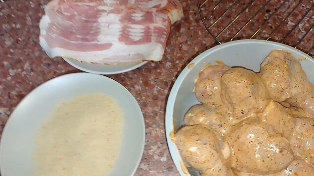 "Куриные голени с беконом в аэрогриле: Эксперимент на кухне! 🍗🥓"