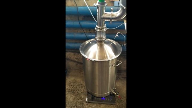 Осахариваю солод на самодельной мешалке.