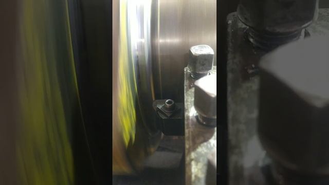 Продолжаю срезать сварку с гидроцилиндра.