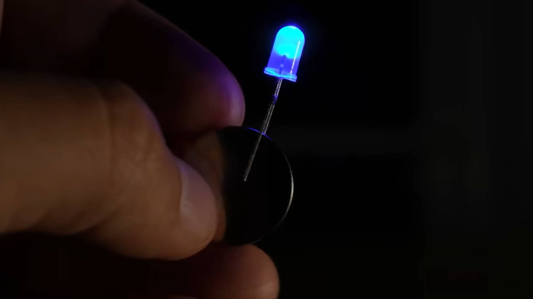 История Сюдзи Накамуры, изобретение синего светодиода?