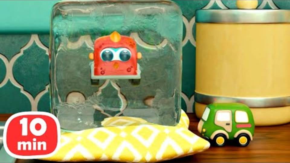 Веселый мультик для малышей. Машинки Мокас застряли В ХОЛОДИЛЬНИКЕ!