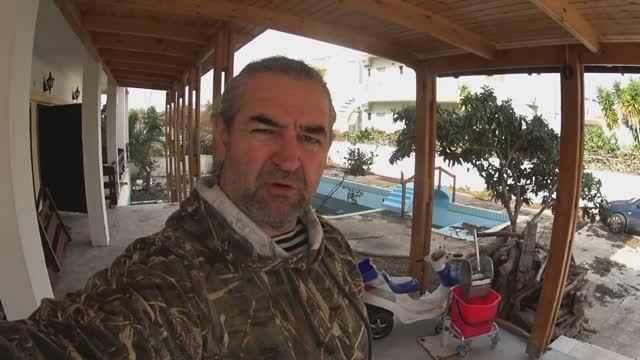 Взяли в аренду отель в Греции (7 серия) / Пальможуй, обрезка пальмы и новый балкон своими руками