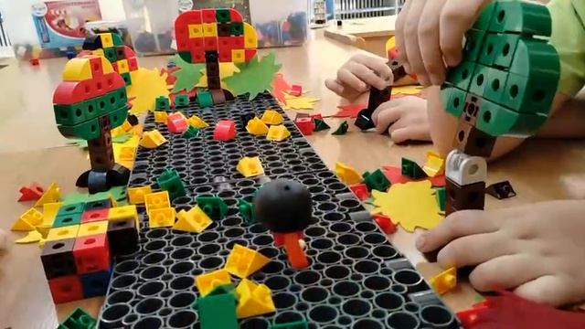 Набор для развития навыков конструирования и моделирования "Маленький артист" и "Окружающий мир"