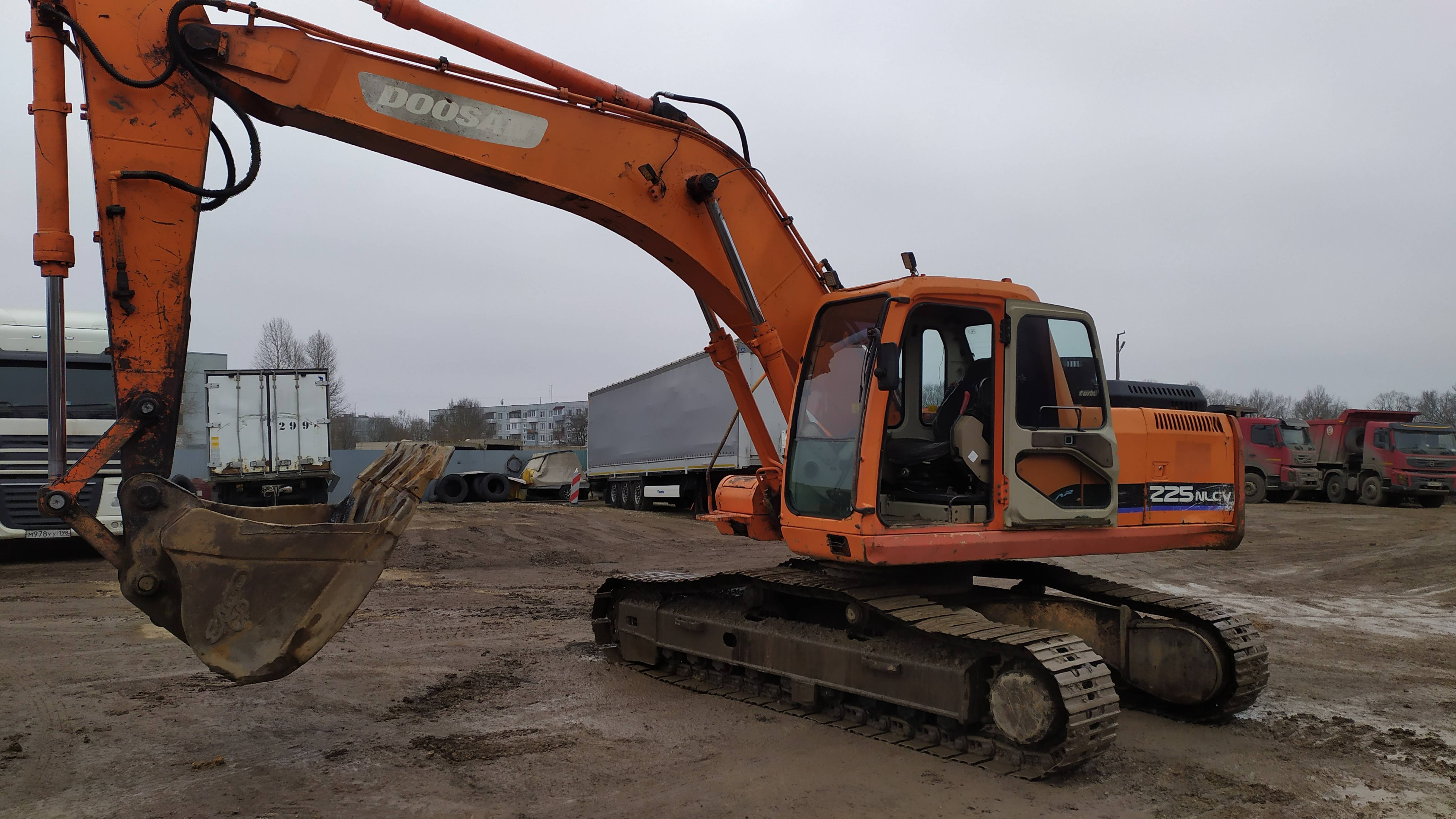 В продаже экскаватор гусеничный DOOSAN SOLAR 225NLCV 
Стоимость 4 500 000 рублей