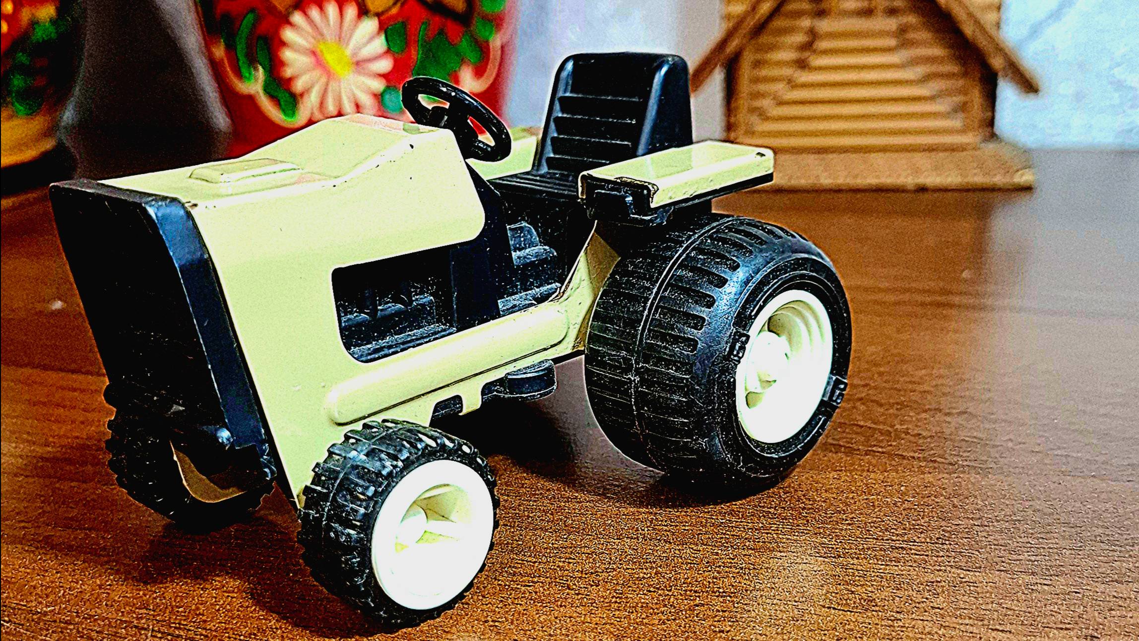 Мы из СССР: трактор Петрушка.