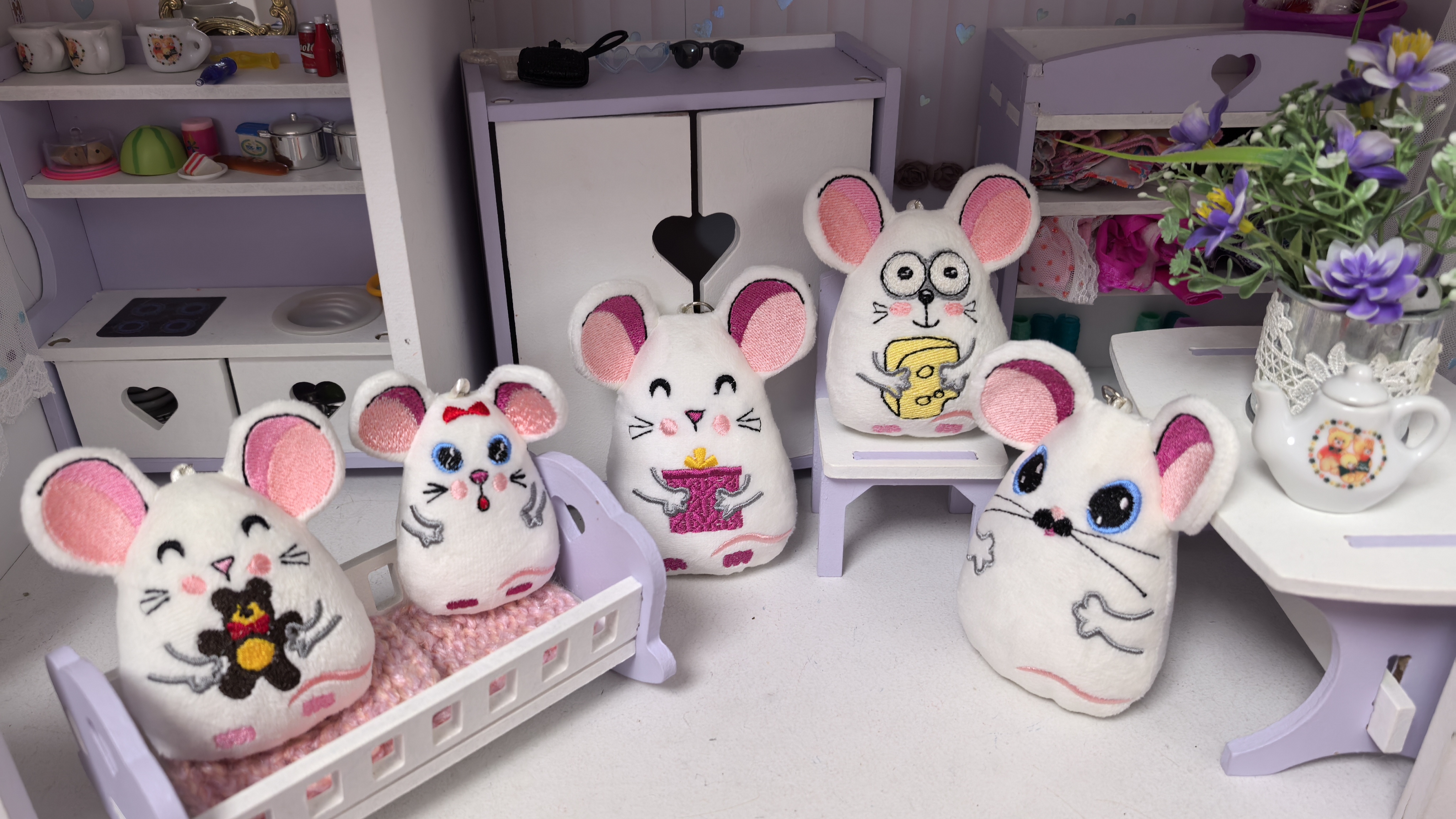 Плюшевые брелочки-мышки