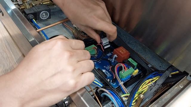 Conti CC100 кофемашина Не проливает обе группы. Причины поломки.