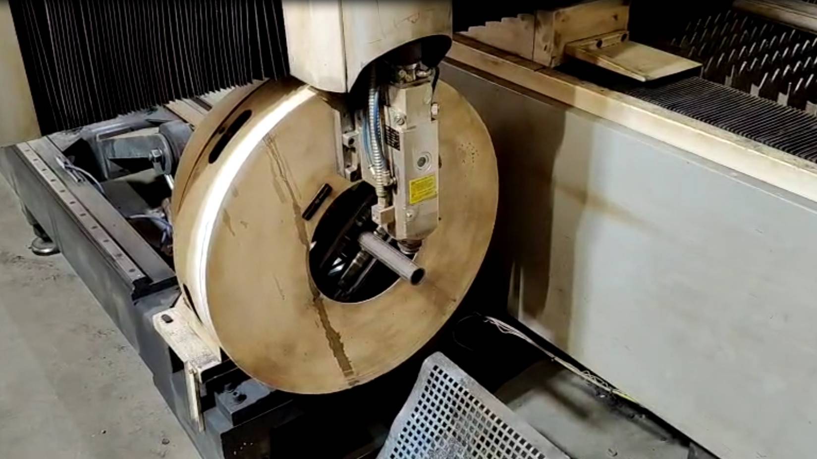 Лазерная резка трубы, черная сталь, круглая труба 40х3 мм