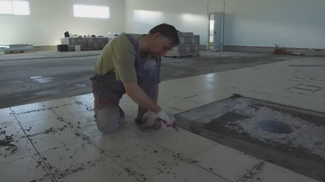 Чистка швов между плиткой, чистка затвердевшего раствора межплиточных швов