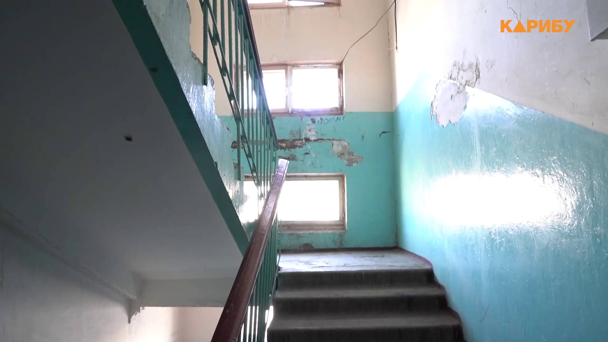 Ремонту быть! Жильцам дома 5а на Берзина обещают отремонтировать подъезд этим летом