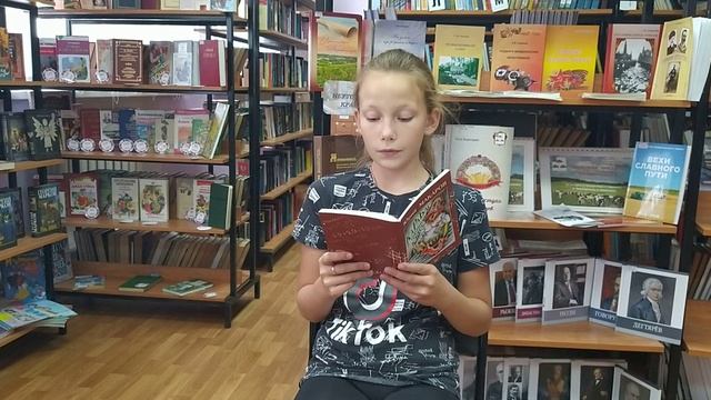 "А звали бы Марину..." читает Шумская Арина