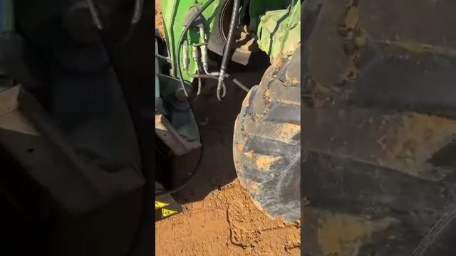 Виброкаток Exten Roll 1800 для мини-погрузчика (установлен на телескопический погрузчик Merlo)