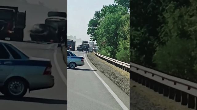 страшная Авария на трассе, Ниссан Патрол врезался в КамАЗ и загорелся