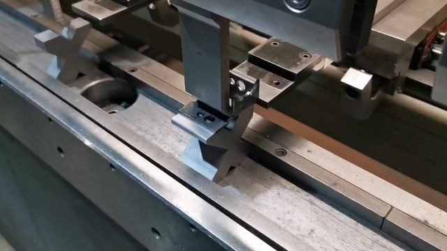 Гибка металла, черная сталь, лист 4 мм