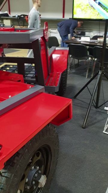 МК-750 Калужанин - отечественная грузовая платформа на пульте дистанционного управления