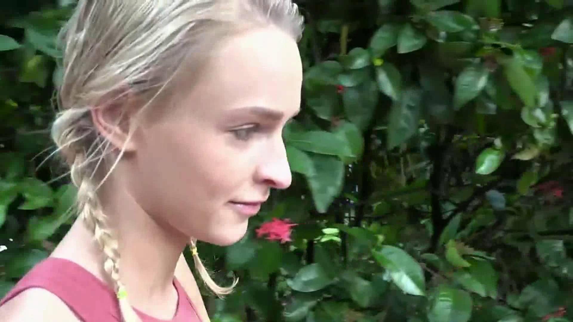 Молоденькая красотка Эмма -"Отдых на море"