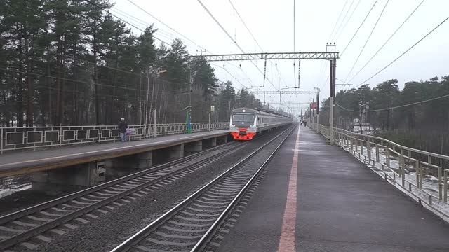 Электропоезд ЭД4М-0455 (ЦППК) скоростной пригородный поезд №7153/7154 Площадь 3-х вокзалов - Крутое.