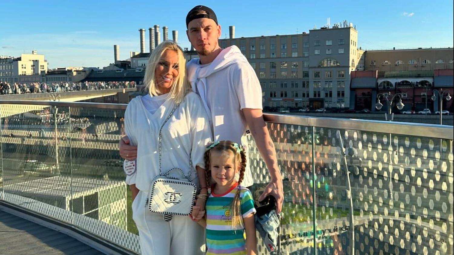 Лера Кудрявцева показала дочь в золотом платье на детском празднике