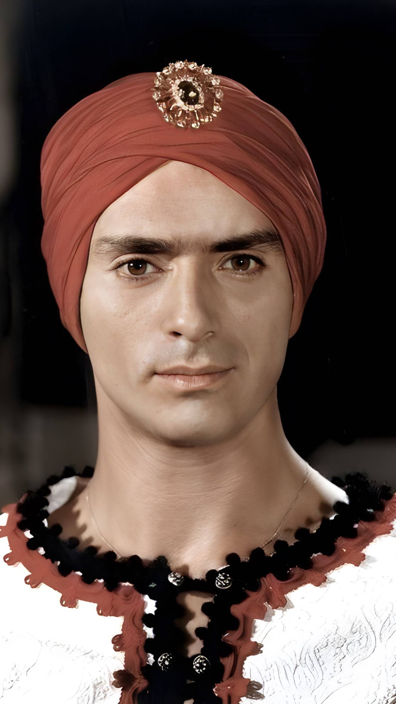 САМИ ФРЕЙ(1937), сдержанный, ироничный интеллектуал