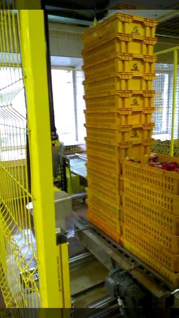 Лифт для стопок лотков - производство хлеба