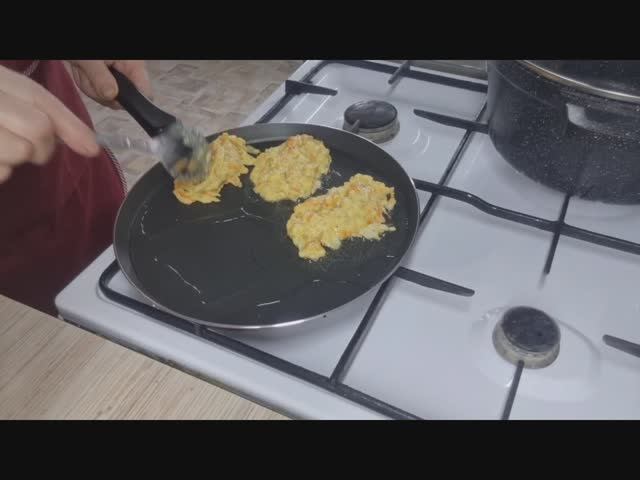 Оладьи с капустой- бюджетный и вкусный завтрак.