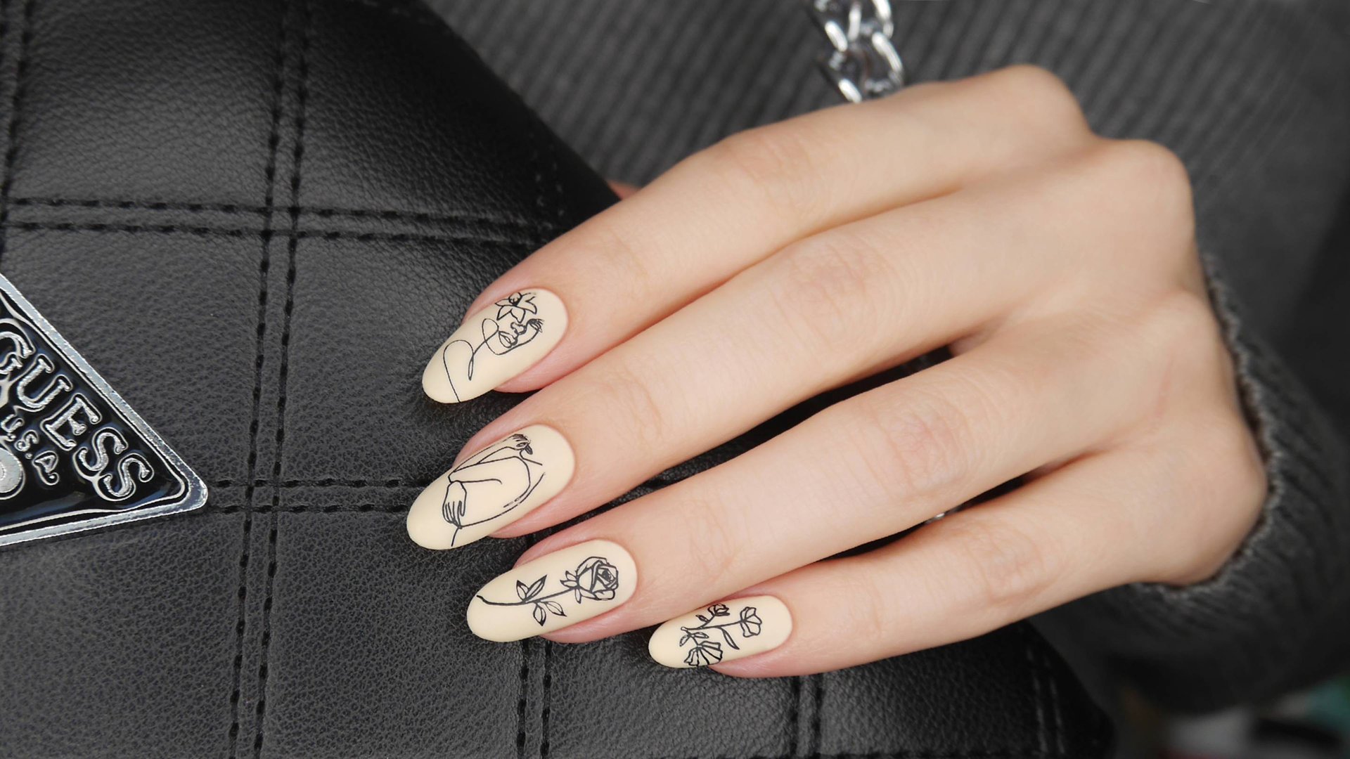 Тату на ногтях (обычный лак)