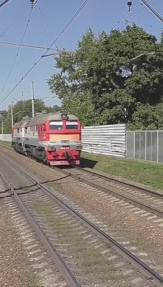 Тепловоз 2М62У-0019 (ТЧЭ-6) следует резервом.