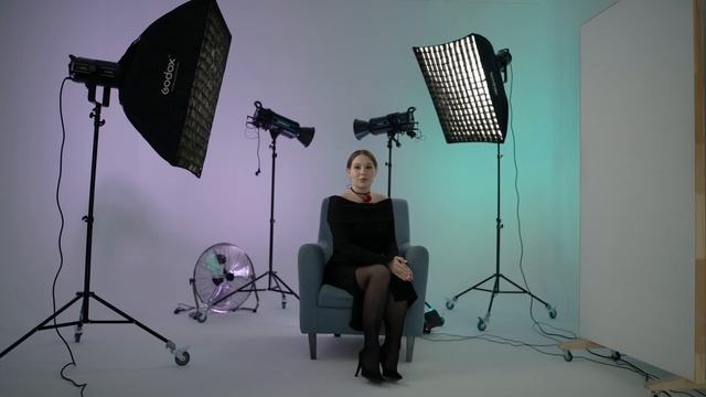 ОНА 5 ЛЕТ ПОДРЯД СДАЕТ ЕГЭ: Репетитор по обществознанию про экзамены, шпоры и 100 баллов!